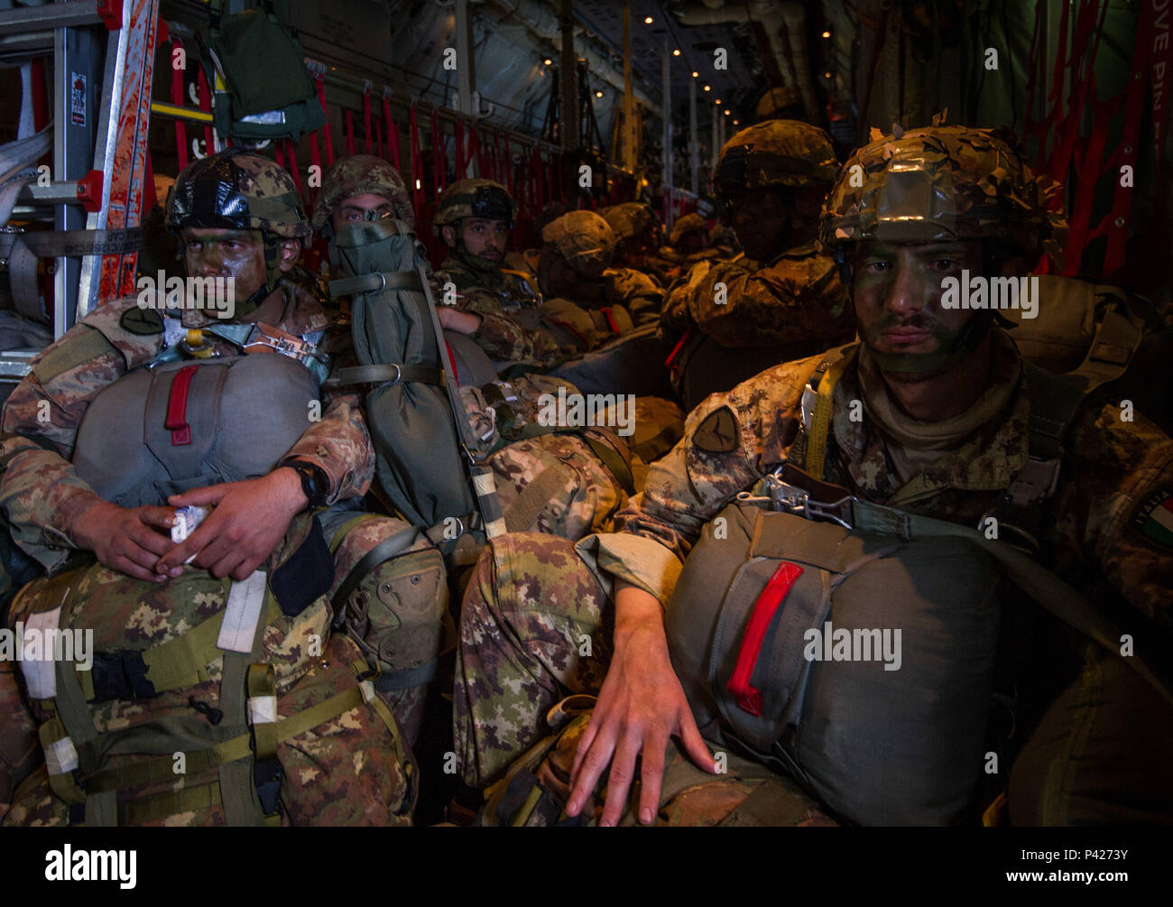 Folgore parachute brigade hi-res stock photography and images - Alamy