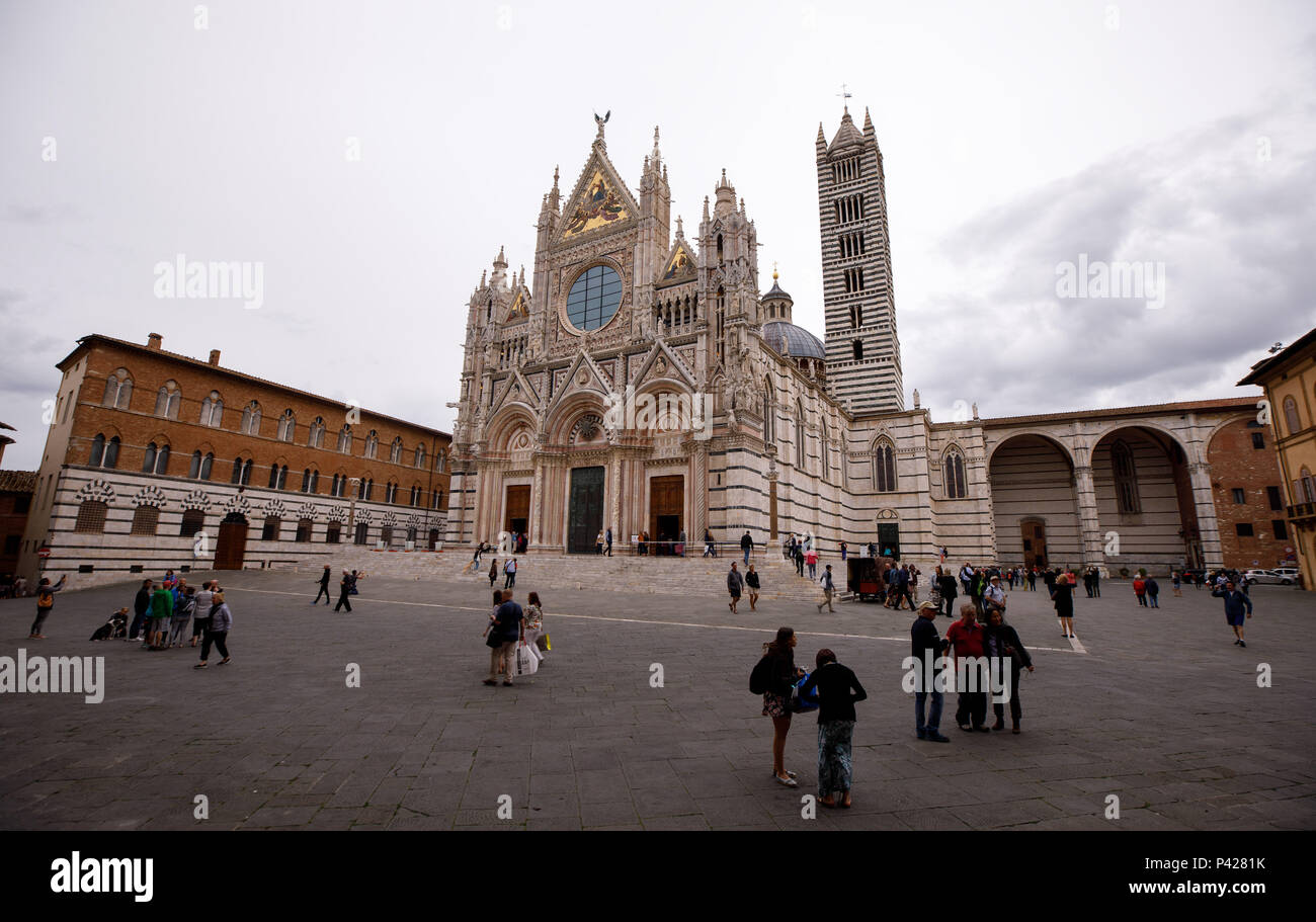 Duomo de siena hi-res stock photography and images - Alamy