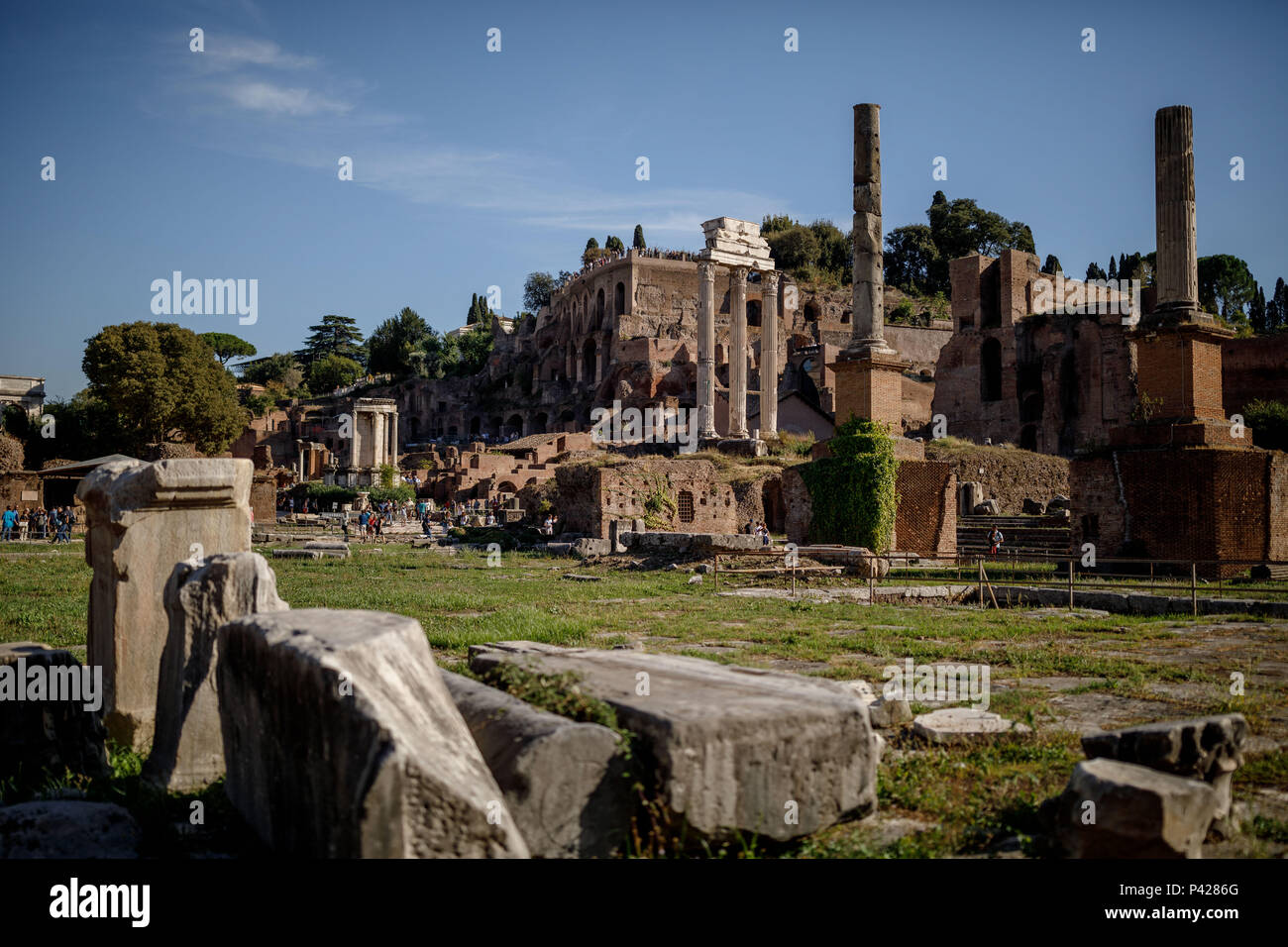 Foro romano de roma hi-res stock photography and images - Alamy
