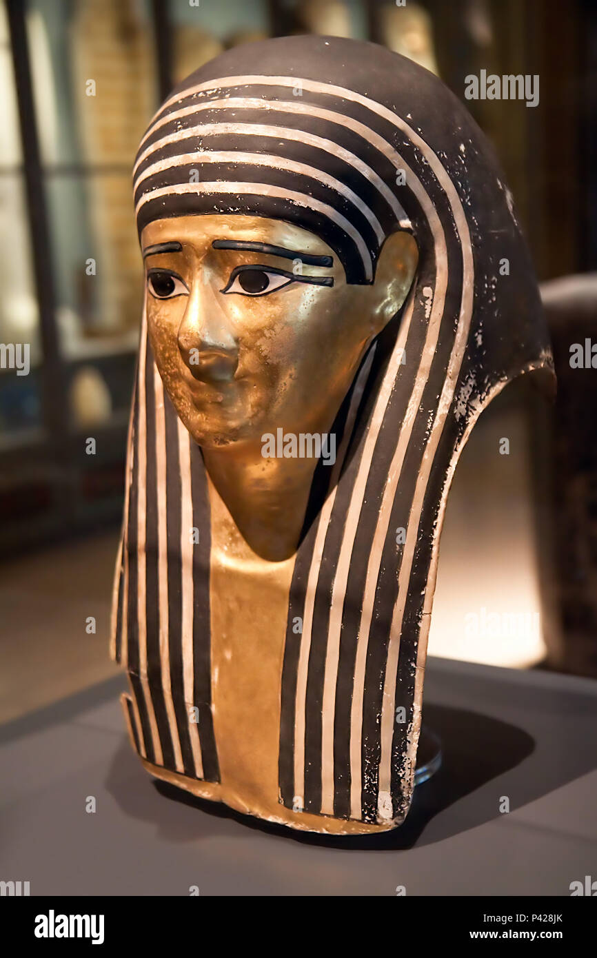 Death mask tutankhamen egyptian museum hi-res stock photography and ...