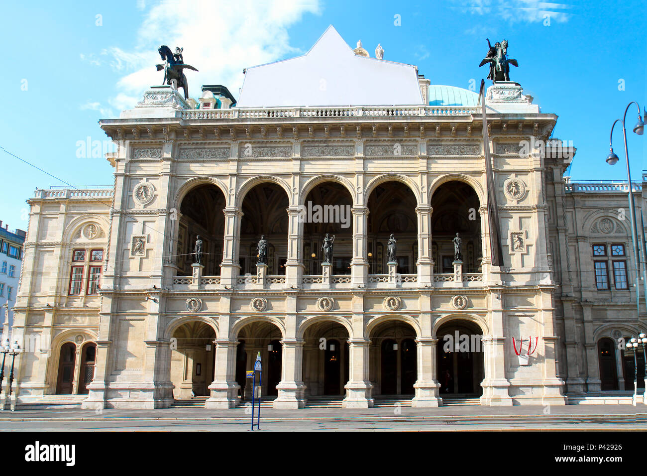 Viennas state opera house hi-res stock photography and images - Alamy