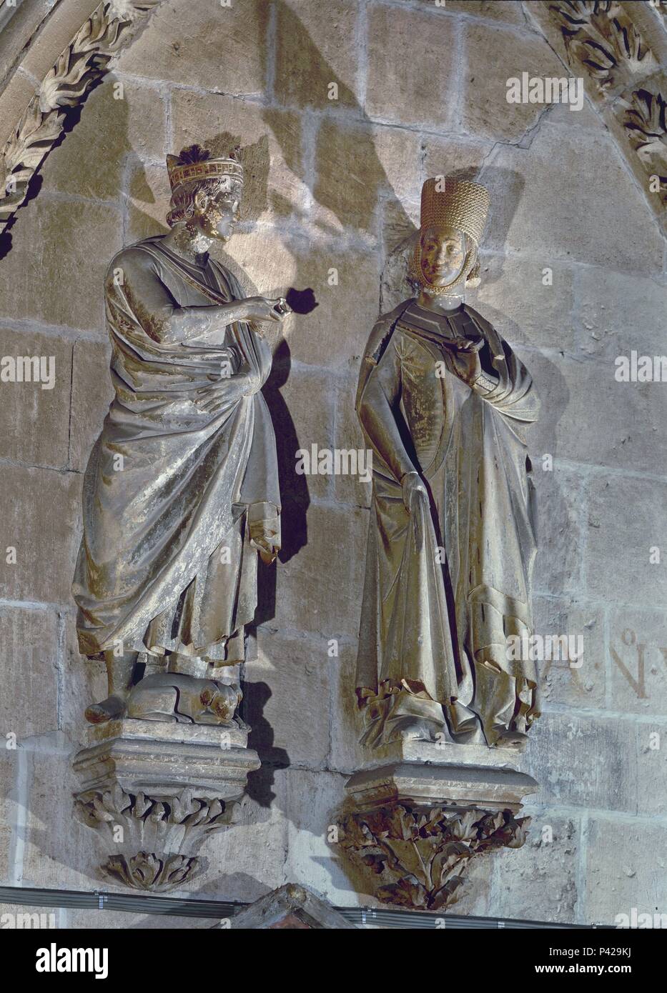 ALFONSO X OFRECE A LA REINA VIOLANTE EL ANILLO NUPCIAL - ESCULTURAS DEL ...