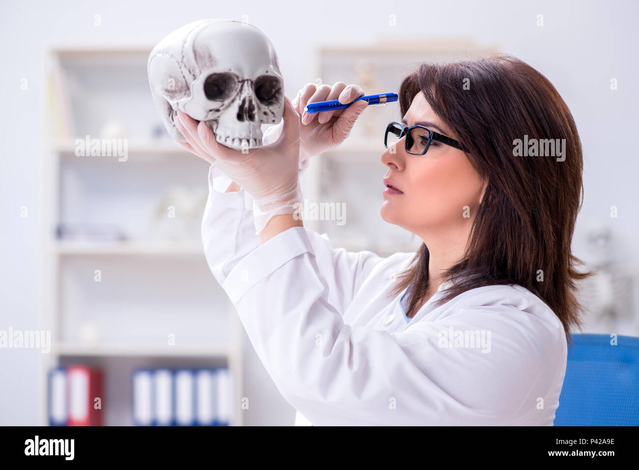 Doctor working in the lab on skeleton Stock Photo - Alamy