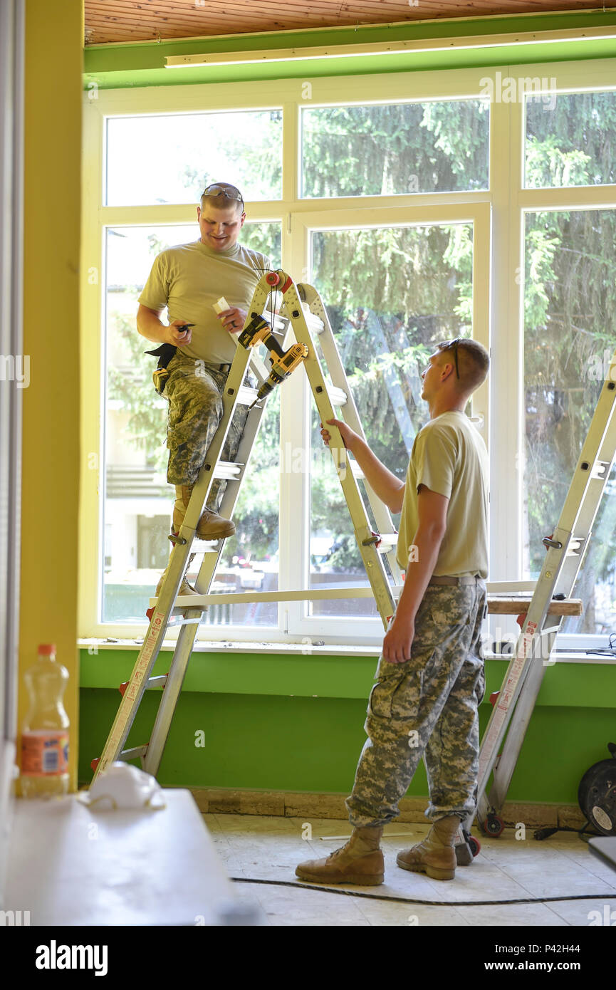 Soldiers of the Minnesota Army National Guard 851st Vertical Engineer ...