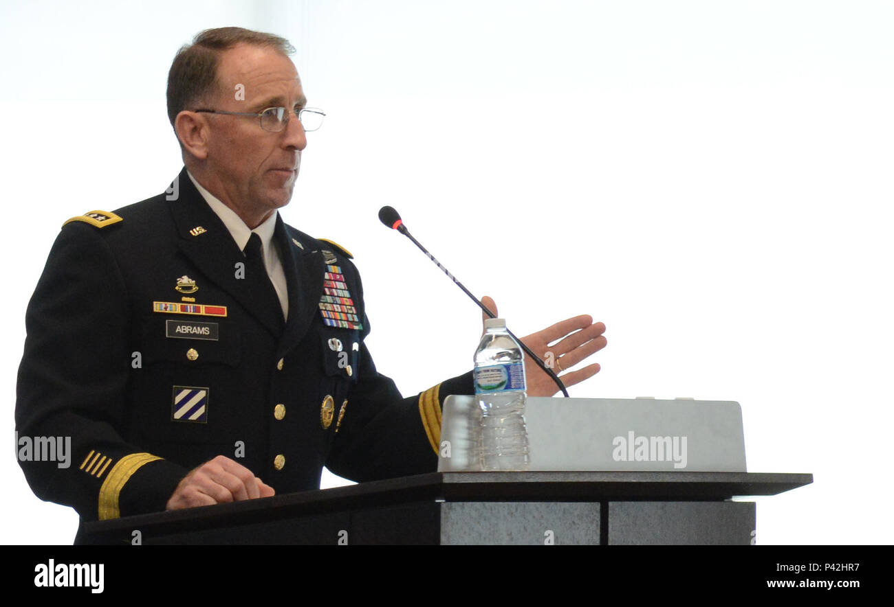 Gen robert b abrams commander u s army forces command hi-res stock photography and images - Alamy