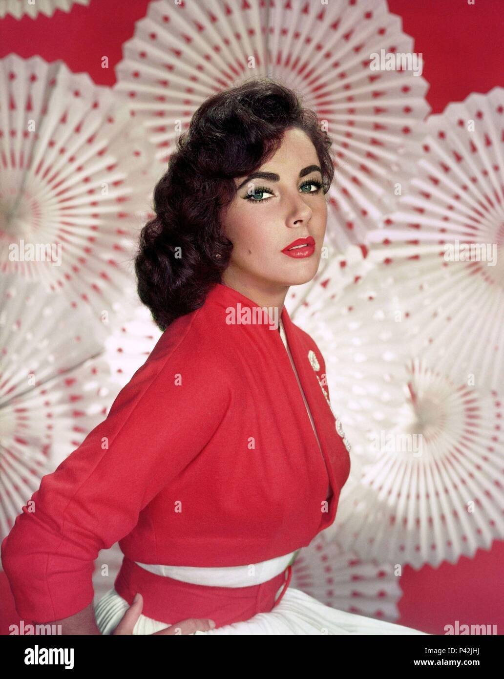 Elizabeth taylor portrait 1954 hi-res stock photography and images - Alamy