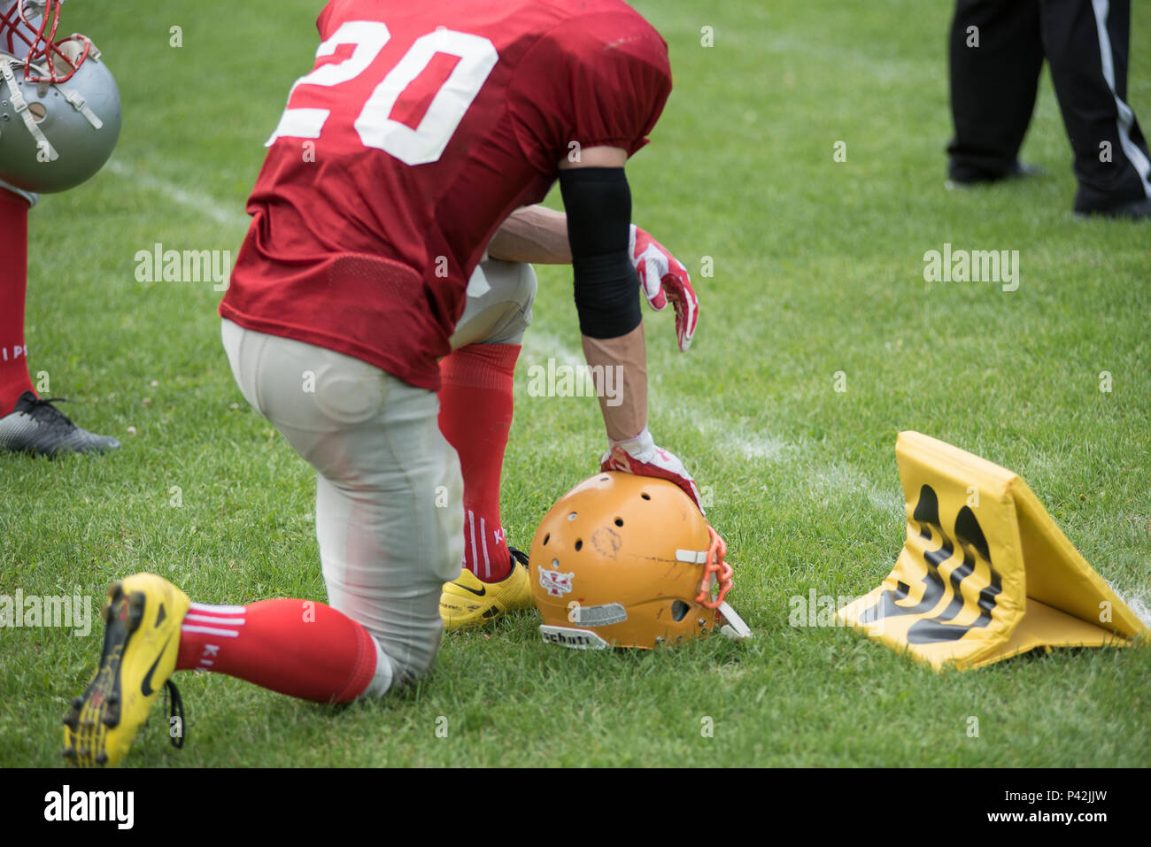 American football rugby players match hi-res stock photography and ...
