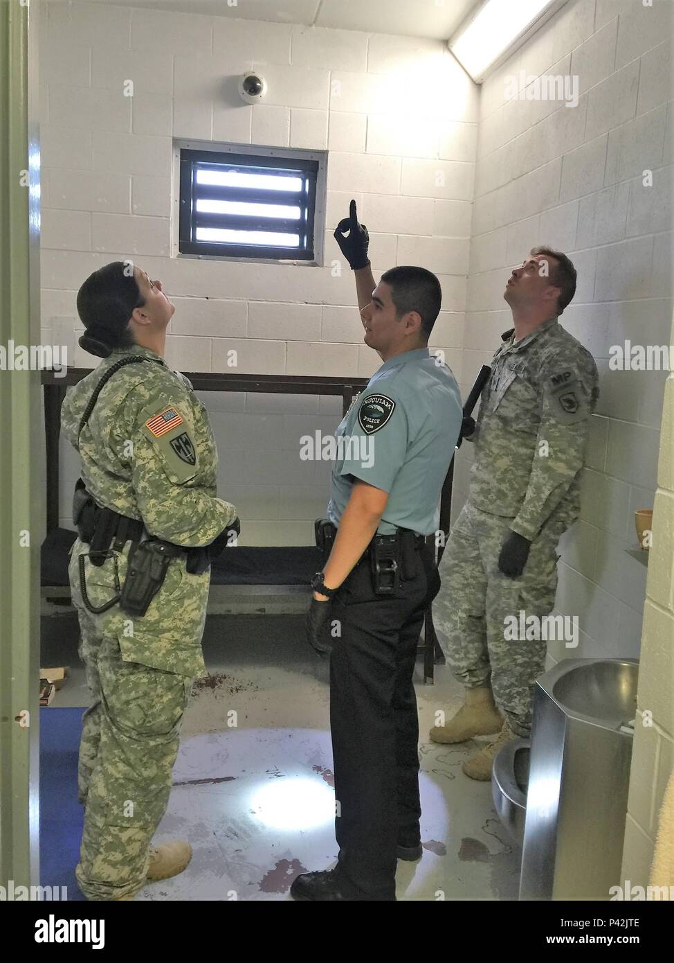 Spc. Jessica Farringer and Spc. Walter Sharp of the Washington National ...