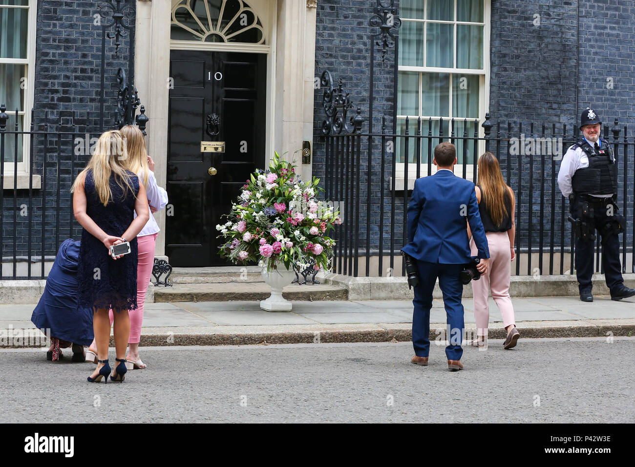 Flowers delivered downing street hi-res stock photography and images ...