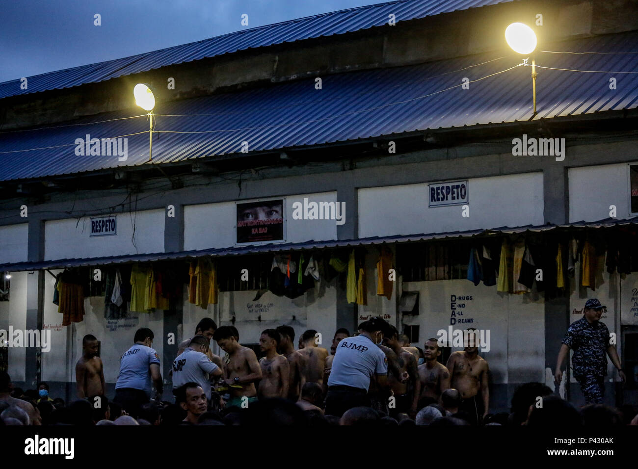 Manila, Philippines. 20th June, 2018. Thousands of inmates gather ...