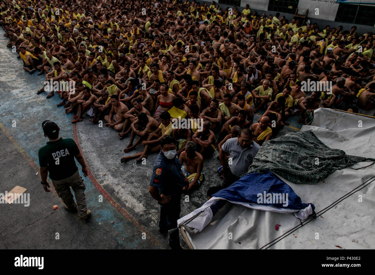 Manila, Philippines. 20th June, 2018. Thousands of inmates gather ...