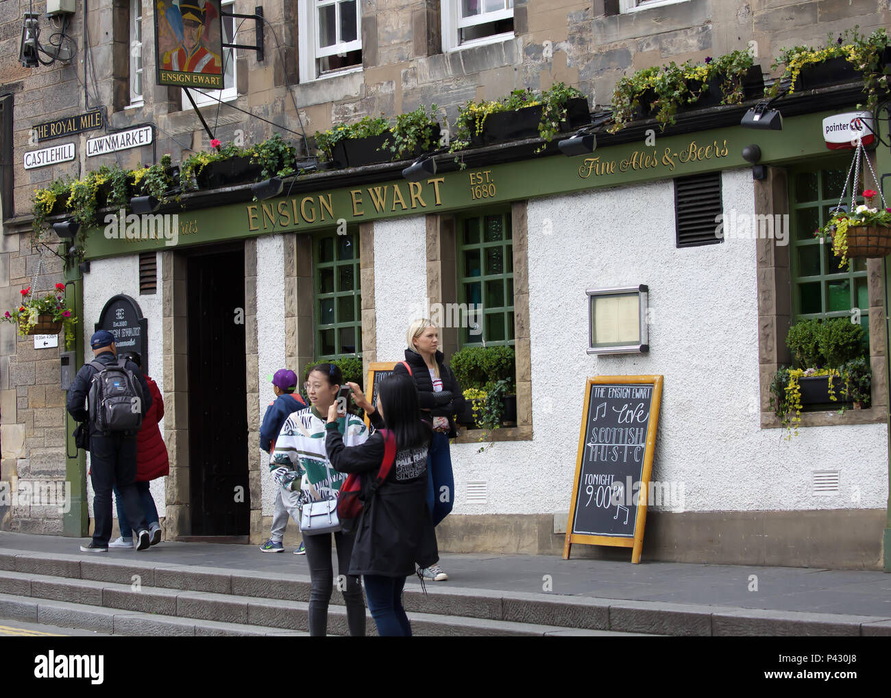 Edinburgh, UK. 20 June 2018. Tourists and visitors enjoy the city ...