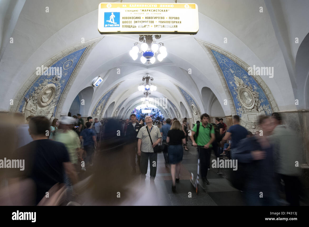 Moscow, Russia. 18th June, 2018. People walk around the Taganskaya ...