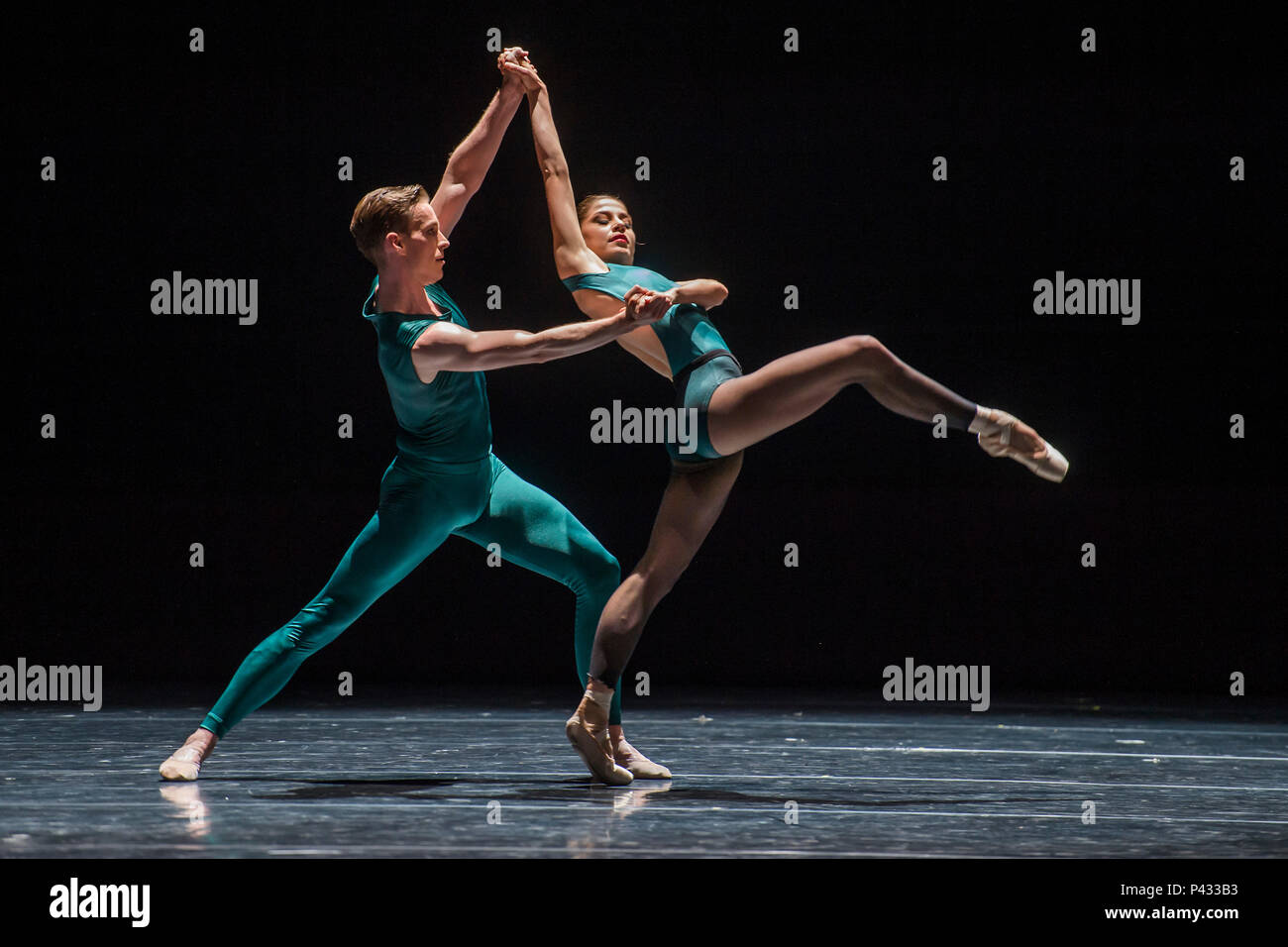 Semperoper ballett hi-res stock photography and images - Alamy