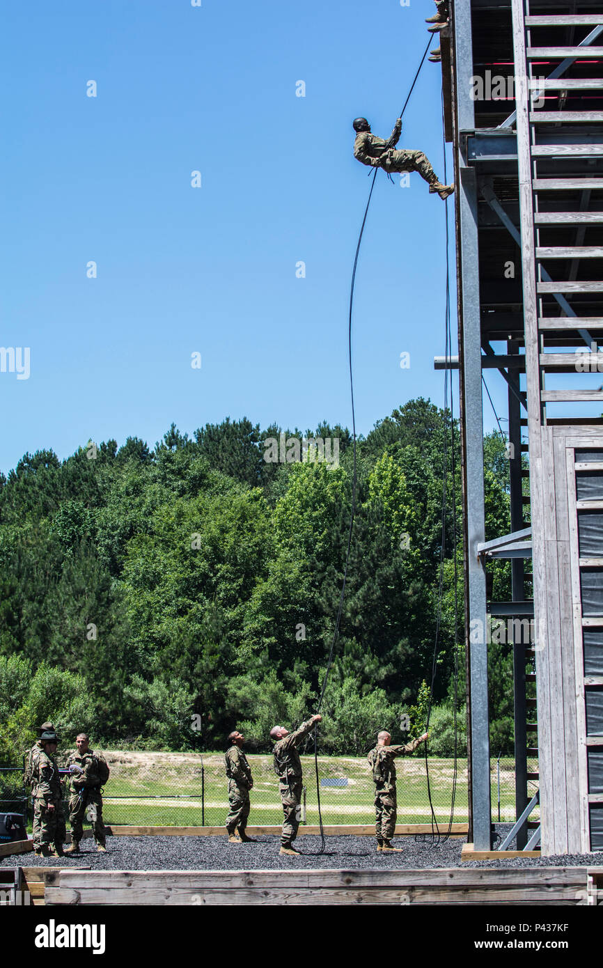 Army basic training wall hi-res stock photography and images - Alamy