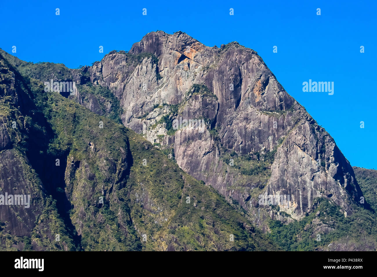 Vista do Pico dos Marins, em Piquete, SP, na Serra da Mantiqueira. Seu ...