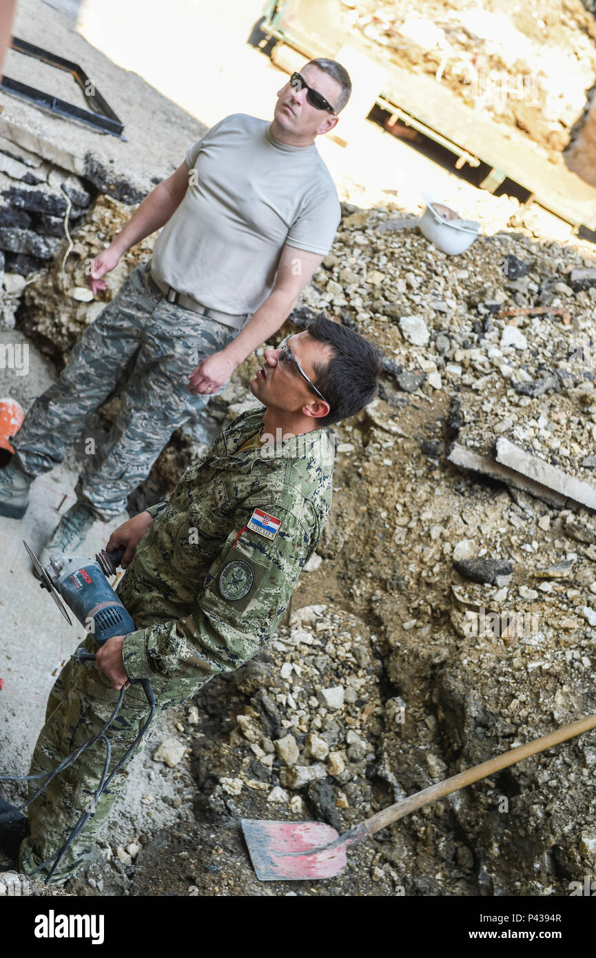 Tech. Sgt John Pyatt and other Airmen from the Minnesota Air National ...