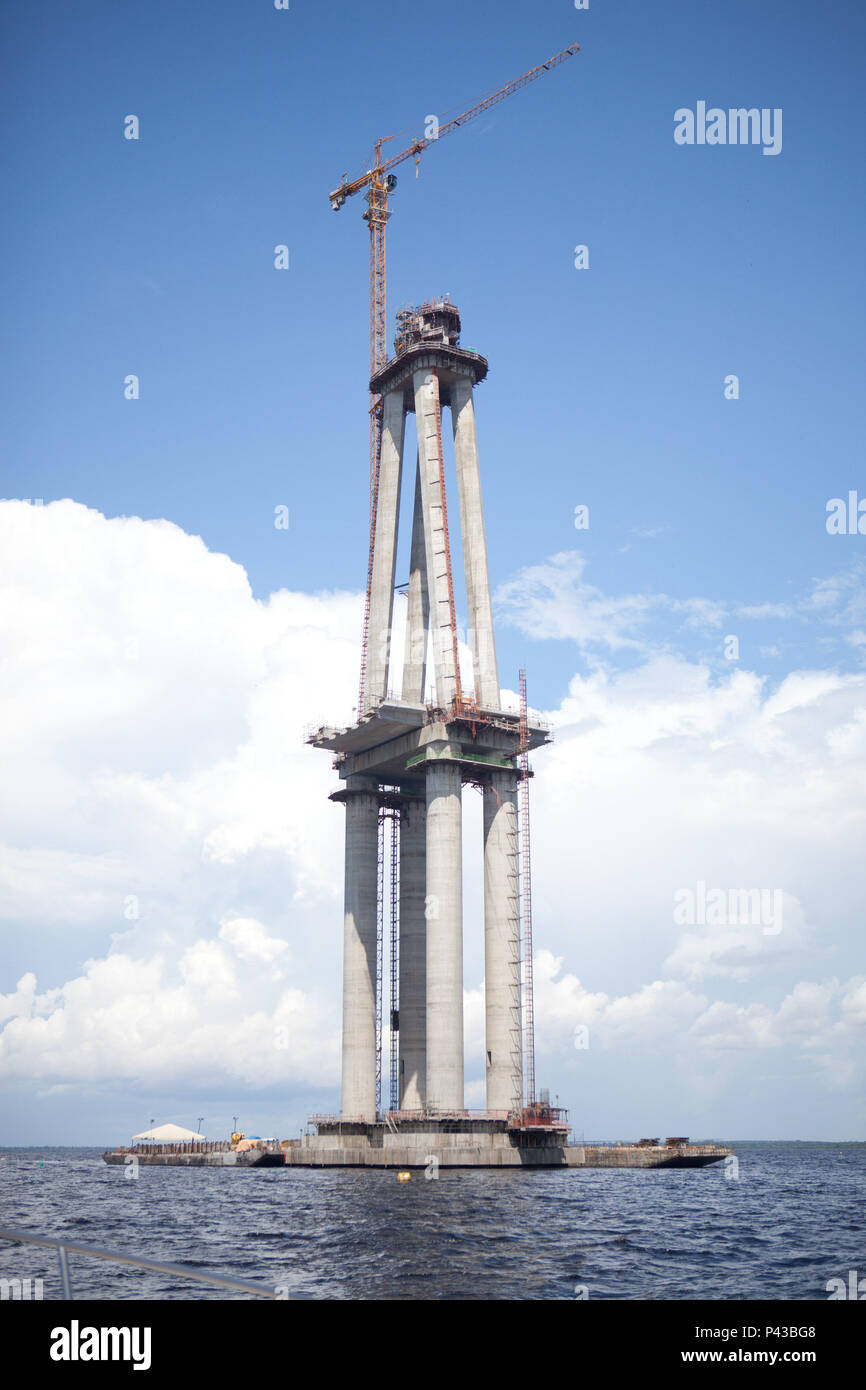 Ponte sobre o Rio Negro, em Manaus/AM, Brasil - 03/07/2010 Foto: Bruno ...