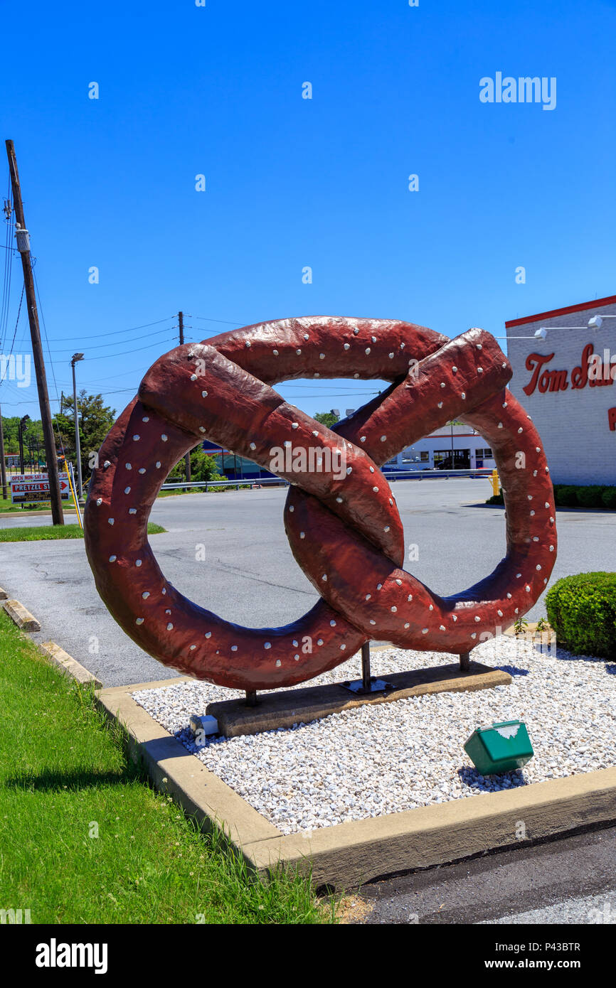 Pretzel sign hi-res stock photography and images - Alamy