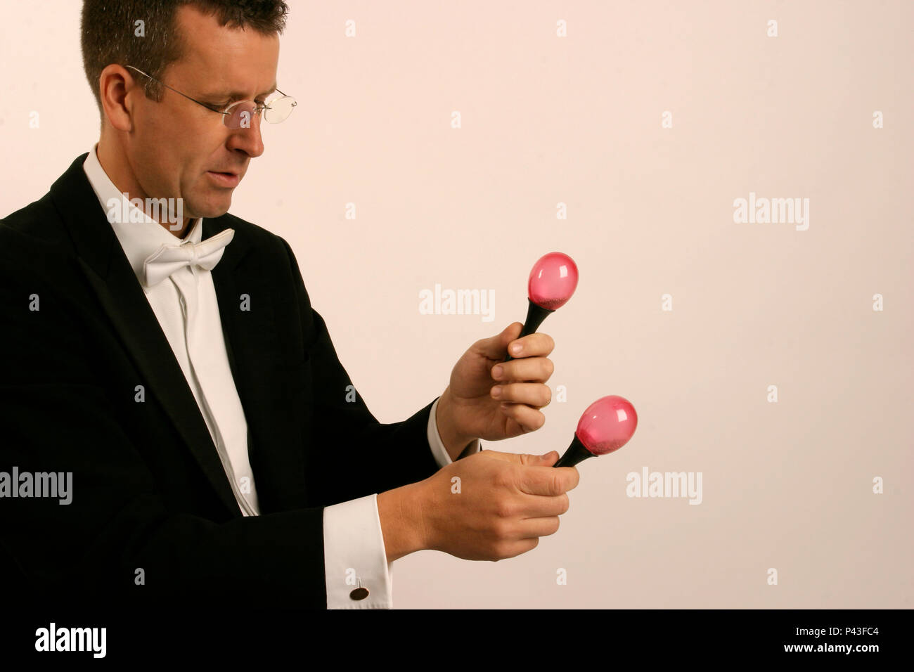 Maracas player hi-res stock photography and images - Alamy