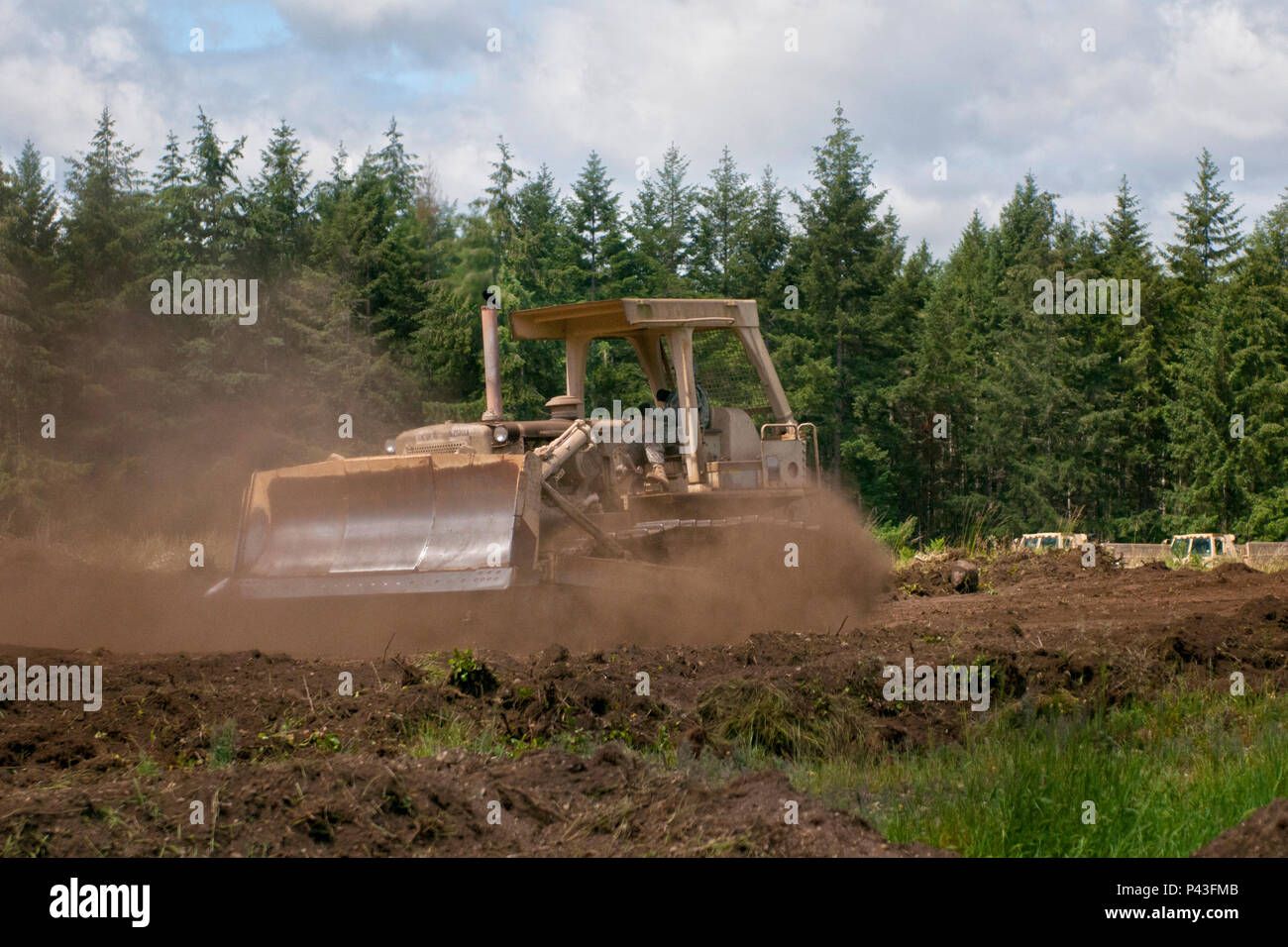 Bulldoze hi-res stock photography and images - Alamy