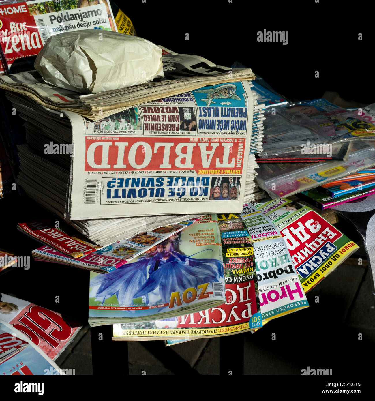 Pile of magazines hi-res stock photography and images - Alamy