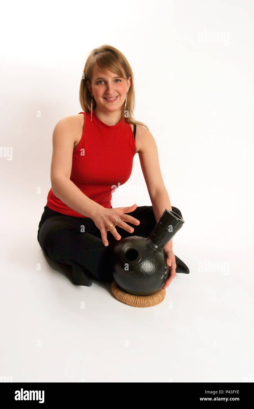 Udu or Ordu drum from Africa. Clay pot drum played with the hands ...