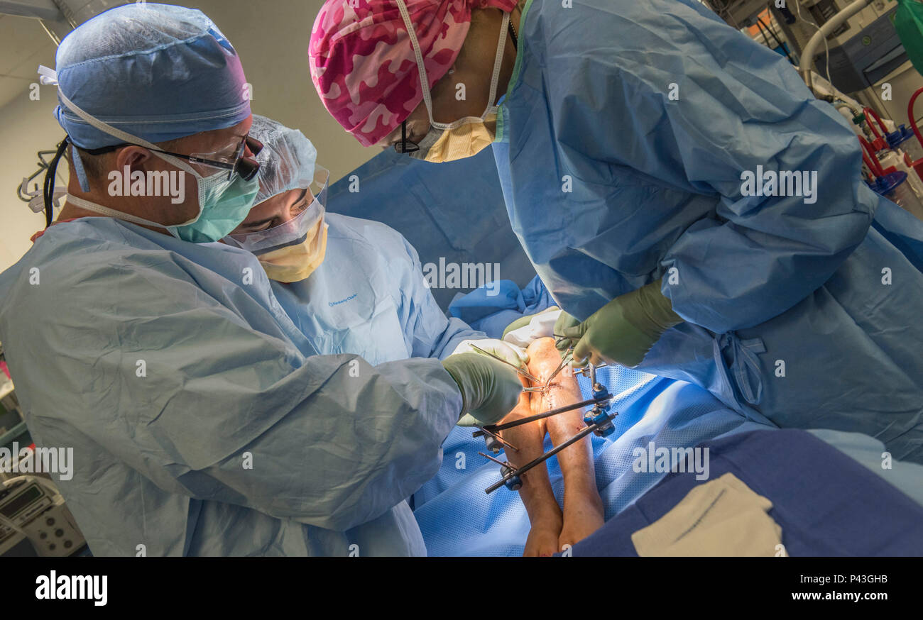Surgeons work together to save the leg of an Afghan patient, June 10 ...