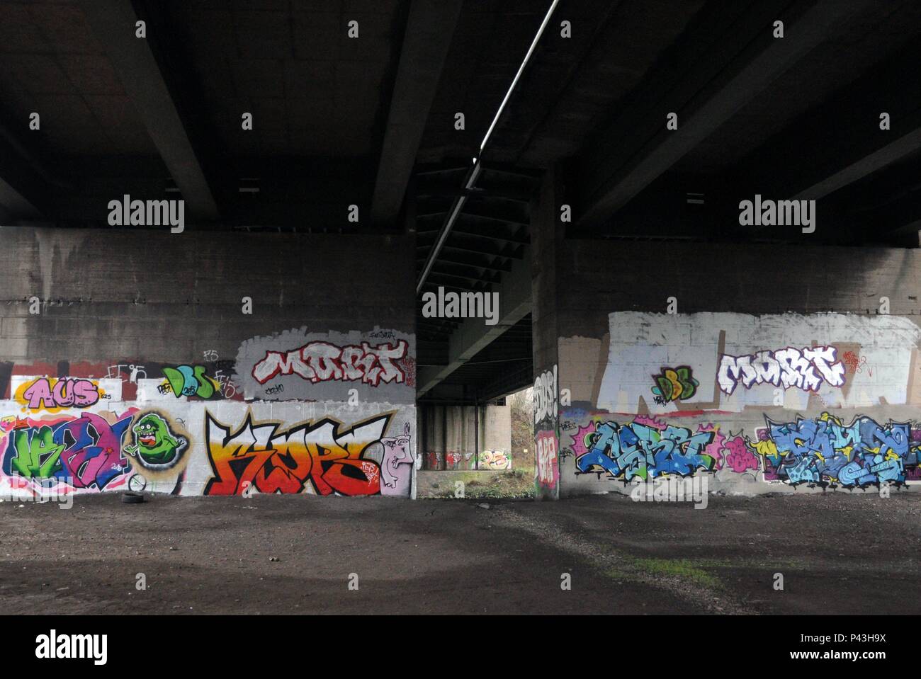 Graffiti on bridge pier hi-res stock photography and images - Alamy