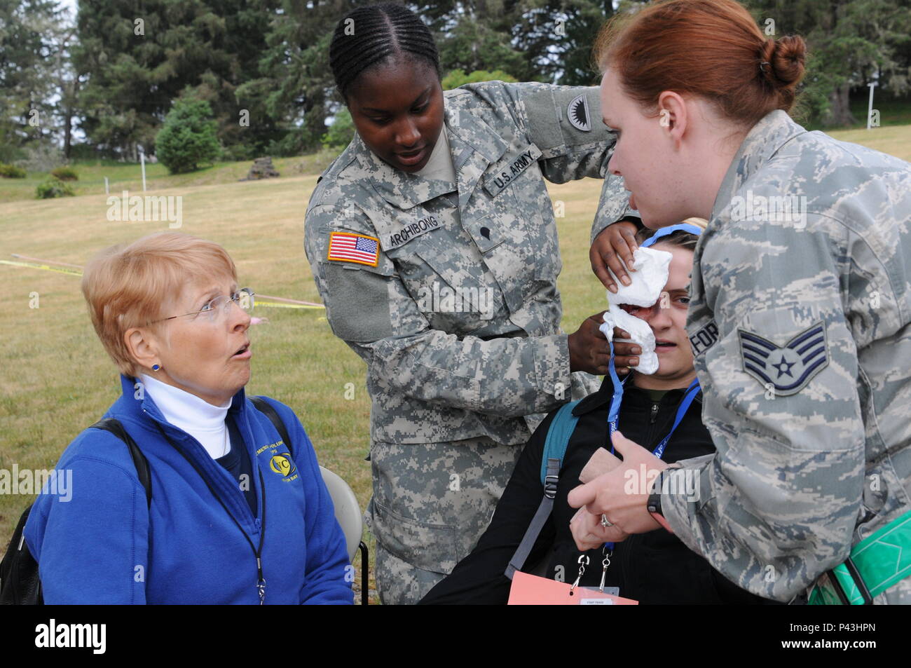Members of the Oregon National Guard's Mobile Medical Response Team ...