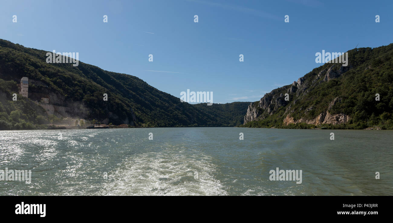 Danube shoreline hi-res stock photography and images - Alamy