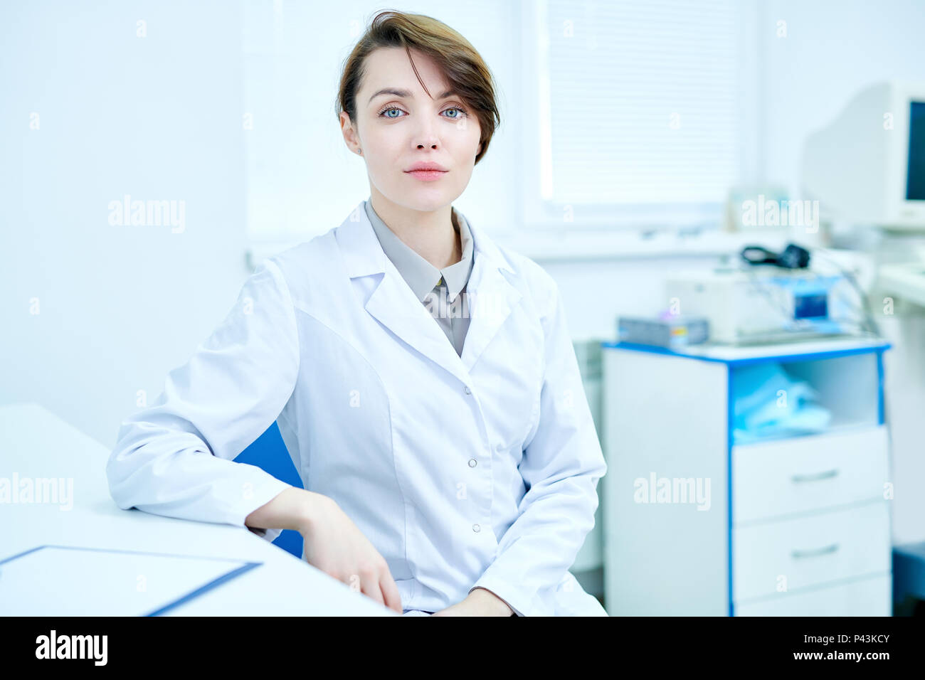 Doctor sitting at desk hi-res stock photography and images - Alamy