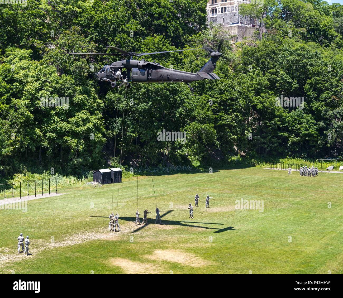 Army cadets assault course hi-res stock photography and images - Alamy