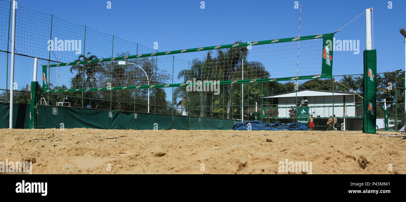 Quadra volei hi-res stock photography and images - Alamy