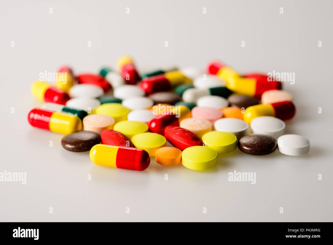 Saude medicamento comprimido pirula remedio hi-res stock photography ...