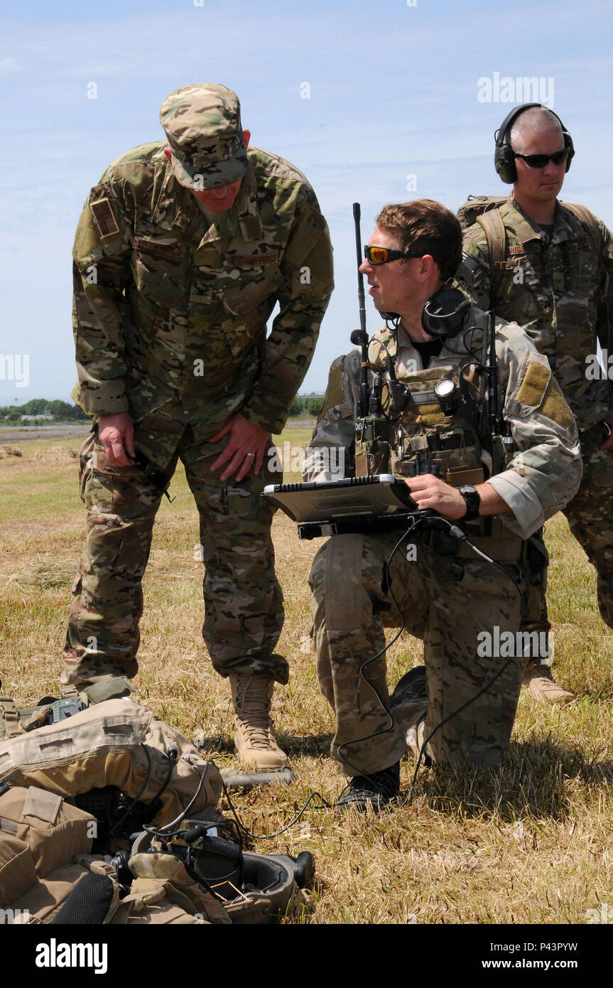 Col. Paul Fitzgerald, 142nd Fighter Wing Commander, visits the 125th ...