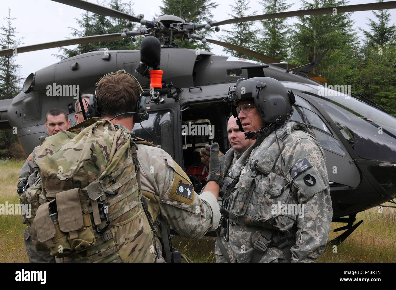 Members of the Combat Control Team, 125th Special Tactics Squadron ...