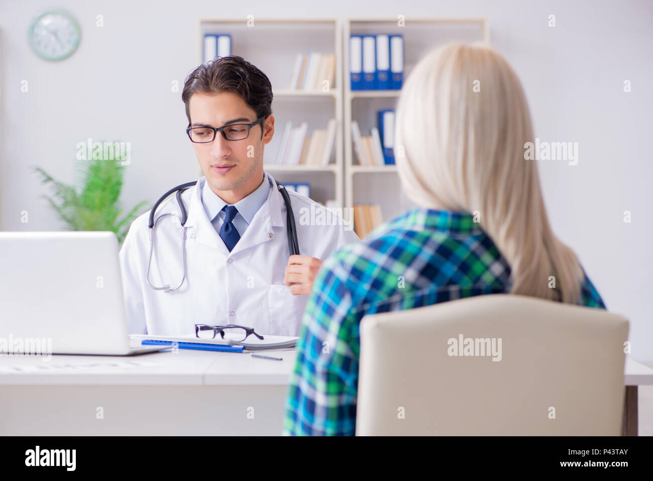 Patient visiting doctor for medical check-up in hospital Stock Photo ...
