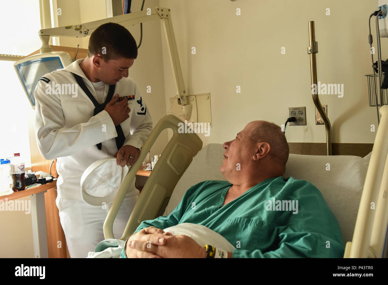 160610-N-OO032-019 PORTLAND, Ore. (June 10, 2016) – Mineman 3rd Class ...