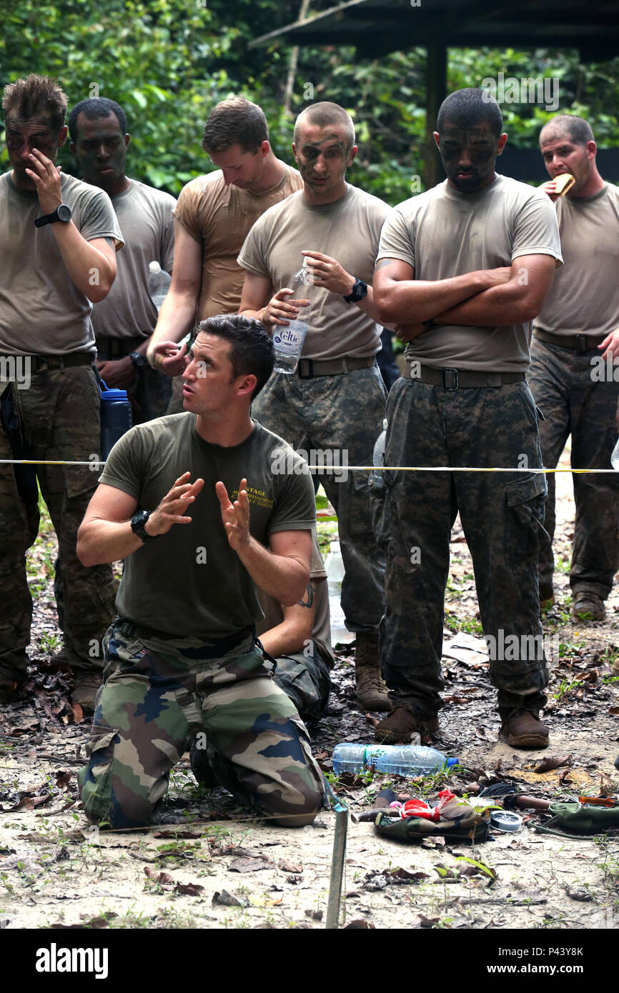 French Army Chief Cpl. Miguel teaches U.S. Army Soldiers assigned to ...