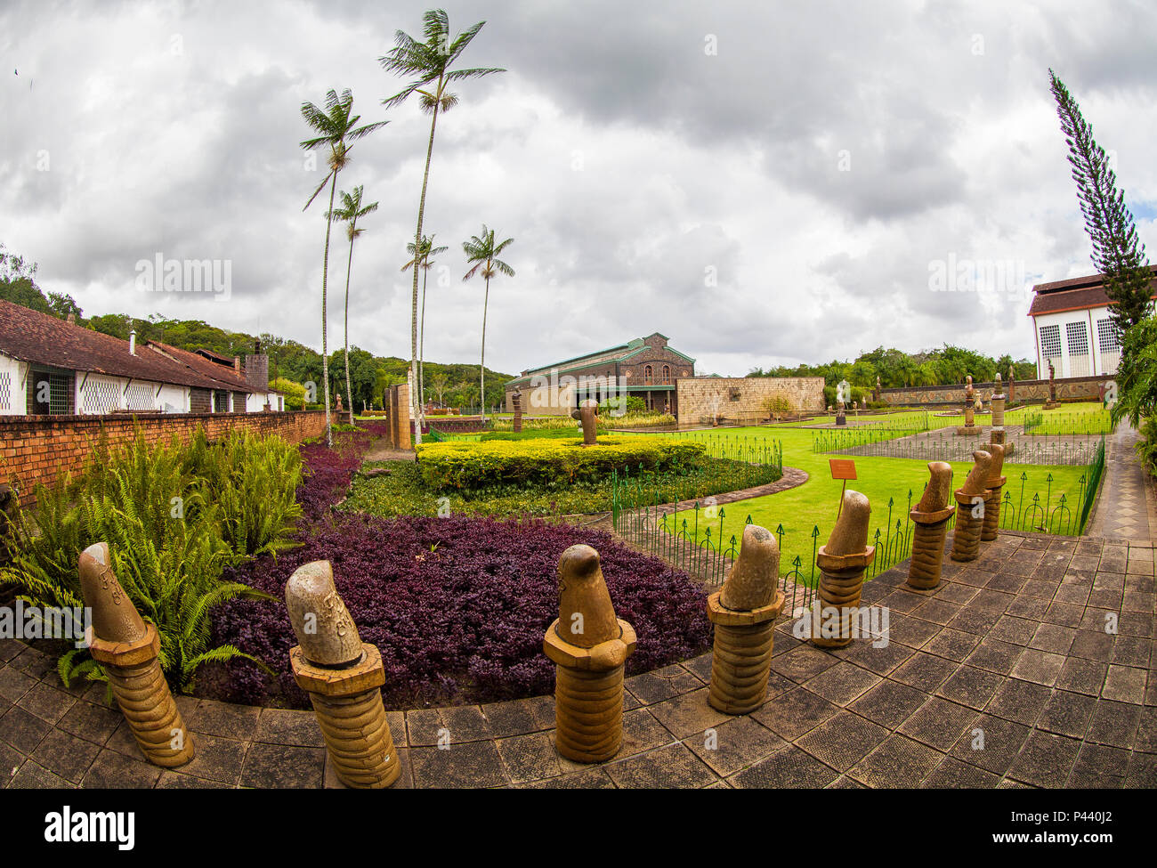 Maior escultor vivo do Brasil, o pernambucano Francisco Brennand tem ...