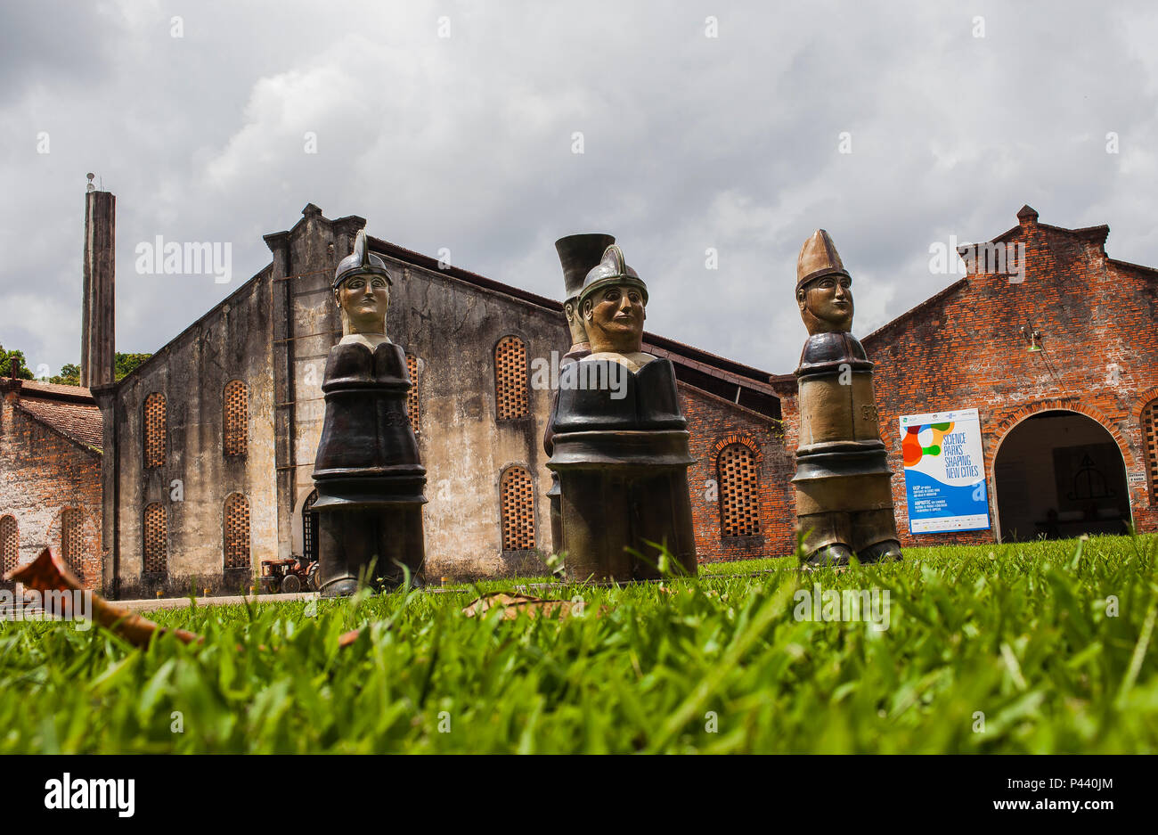 Maior escultor vivo do Brasil, o pernambucano Francisco Brennand tem ...