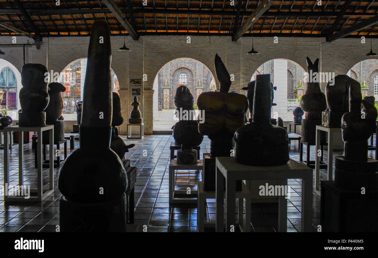 Maior escultor vivo do Brasil, o pernambucano Francisco Brennand tem ...