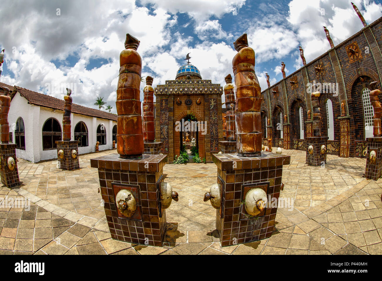 Maior escultor vivo do Brasil, o pernambucano Francisco Brennand tem ...