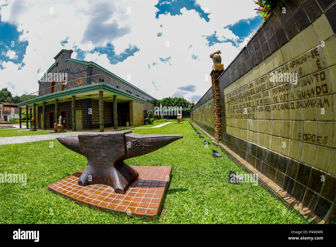 Maior escultor vivo do Brasil, o pernambucano Francisco Brennand tem ...