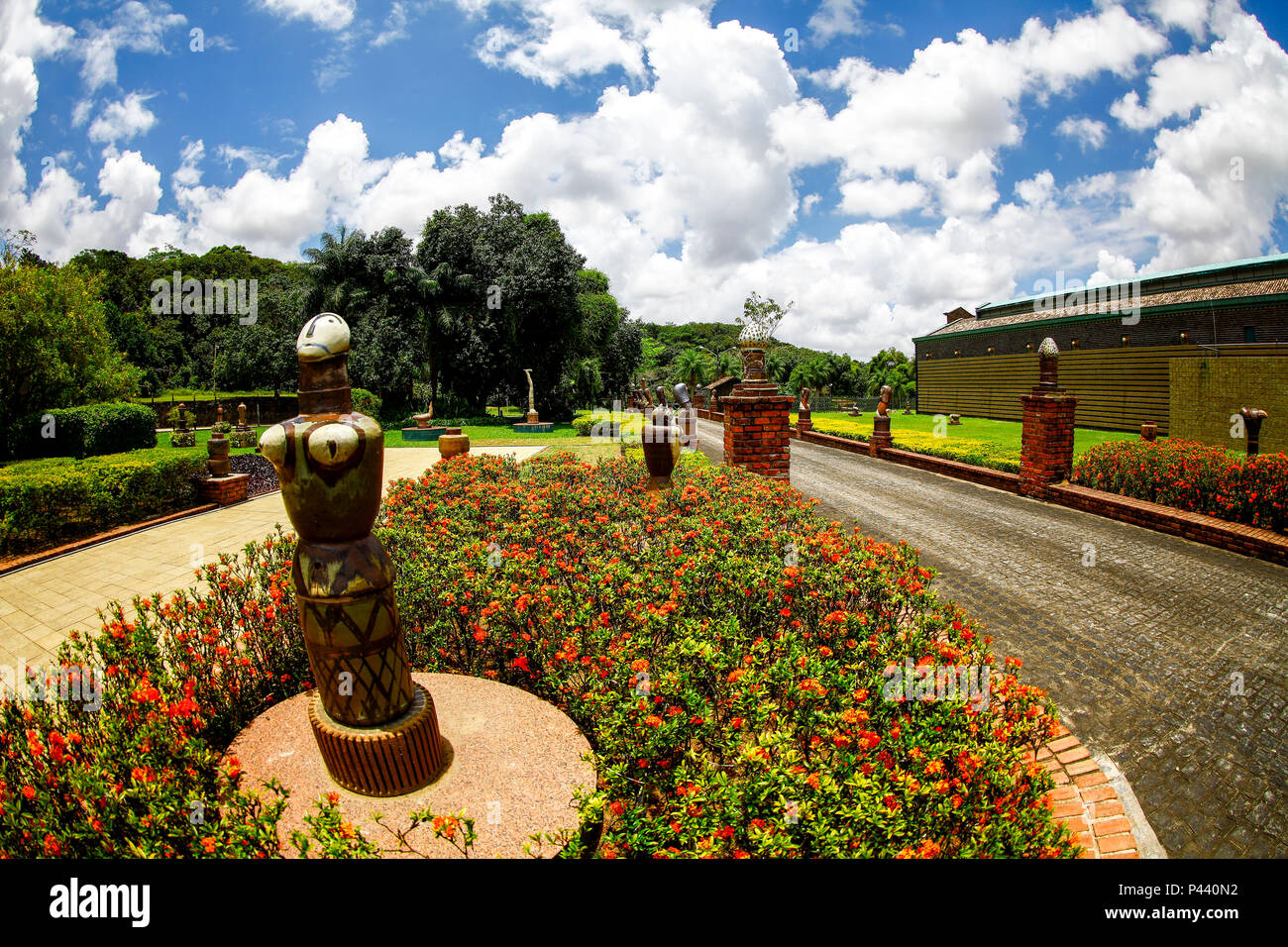 Maior escultor vivo do Brasil, o pernambucano Francisco Brennand tem ...