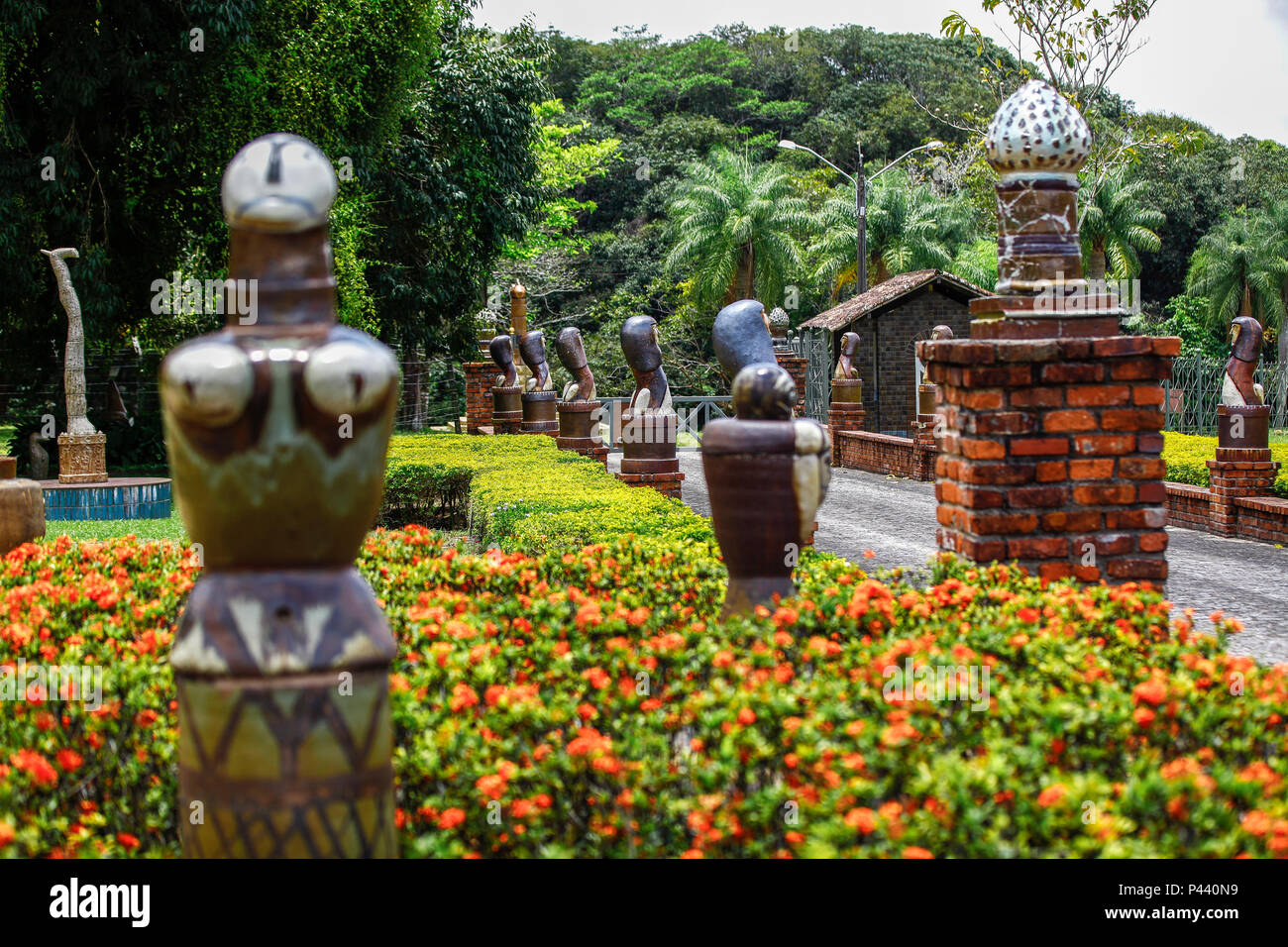Maior escultor vivo do Brasil, o pernambucano Francisco Brennand tem ...