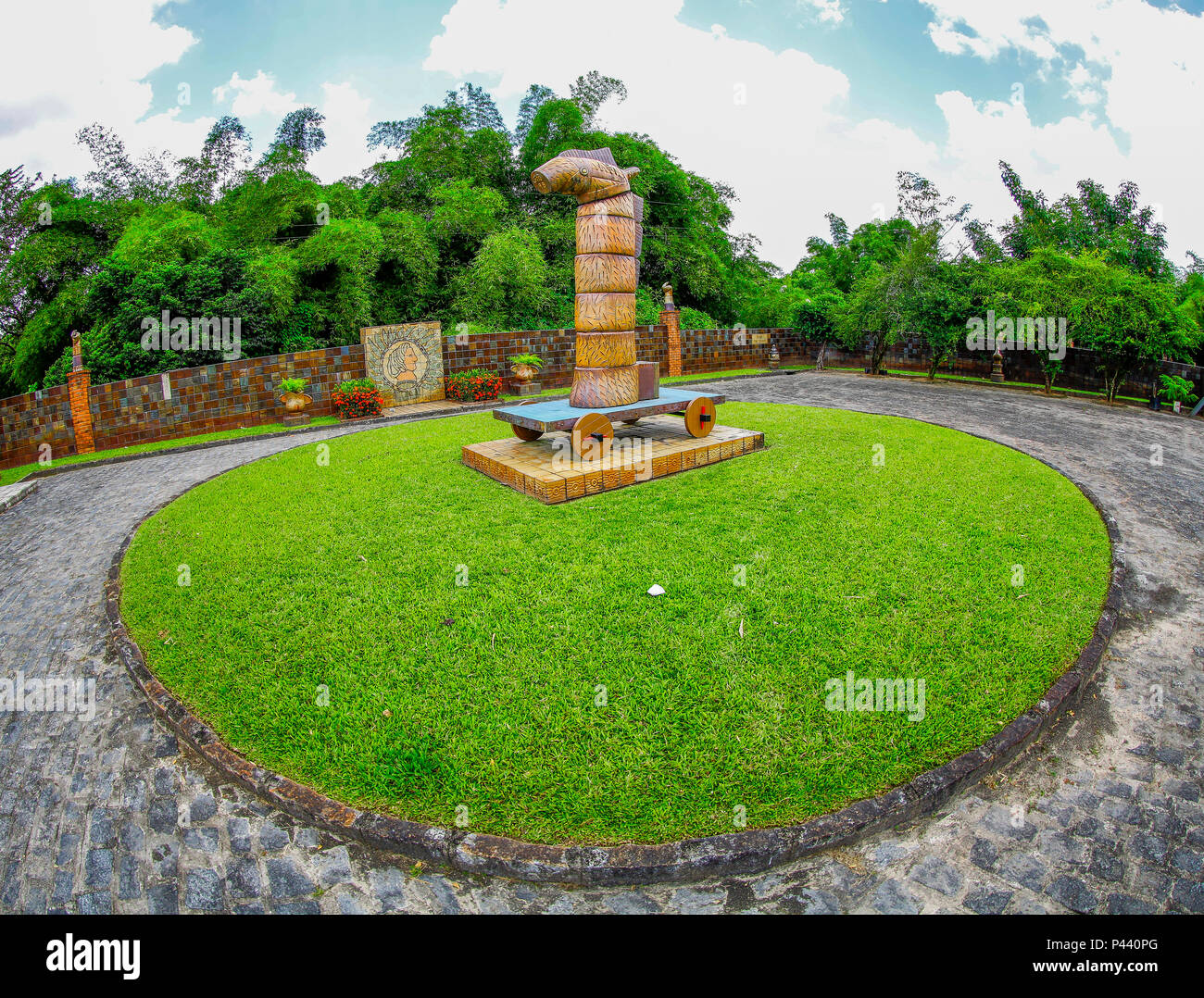 Maior escultor vivo do Brasil, o pernambucano Francisco Brennand tem ...