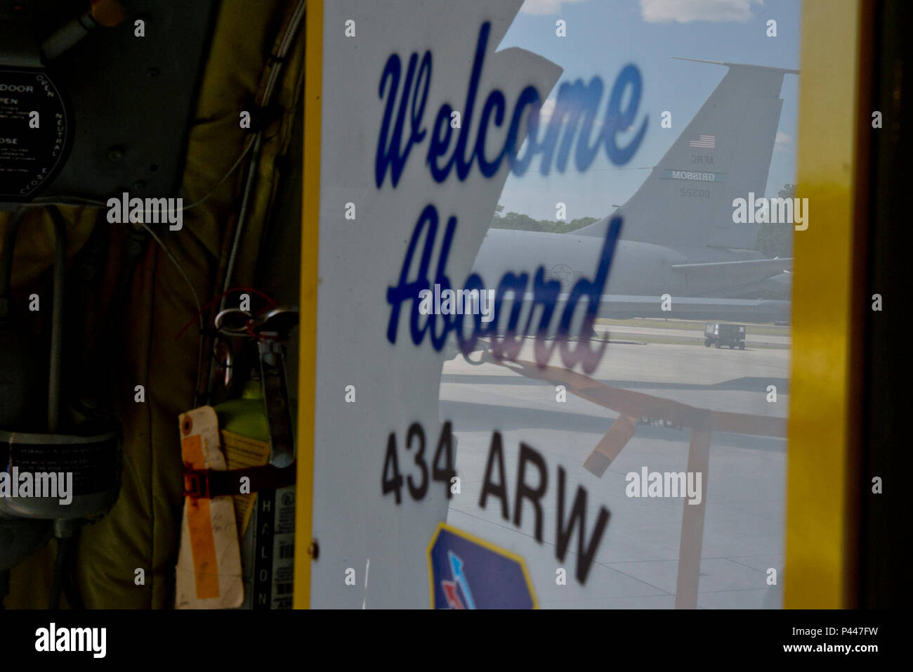 434 air refueling wing hi-res stock photography and images - Alamy