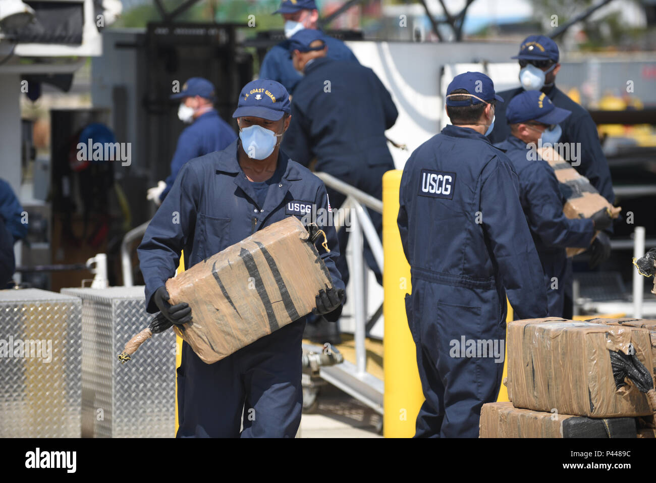 Coast Guardsmen offload approximately eight tons of seized cocaine from ...